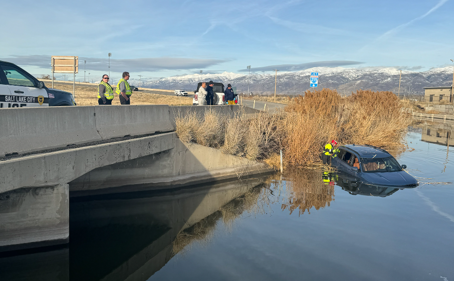 SLCPD Officers Respond to Traffic Crash, SUV Sinks into Jordan River ...